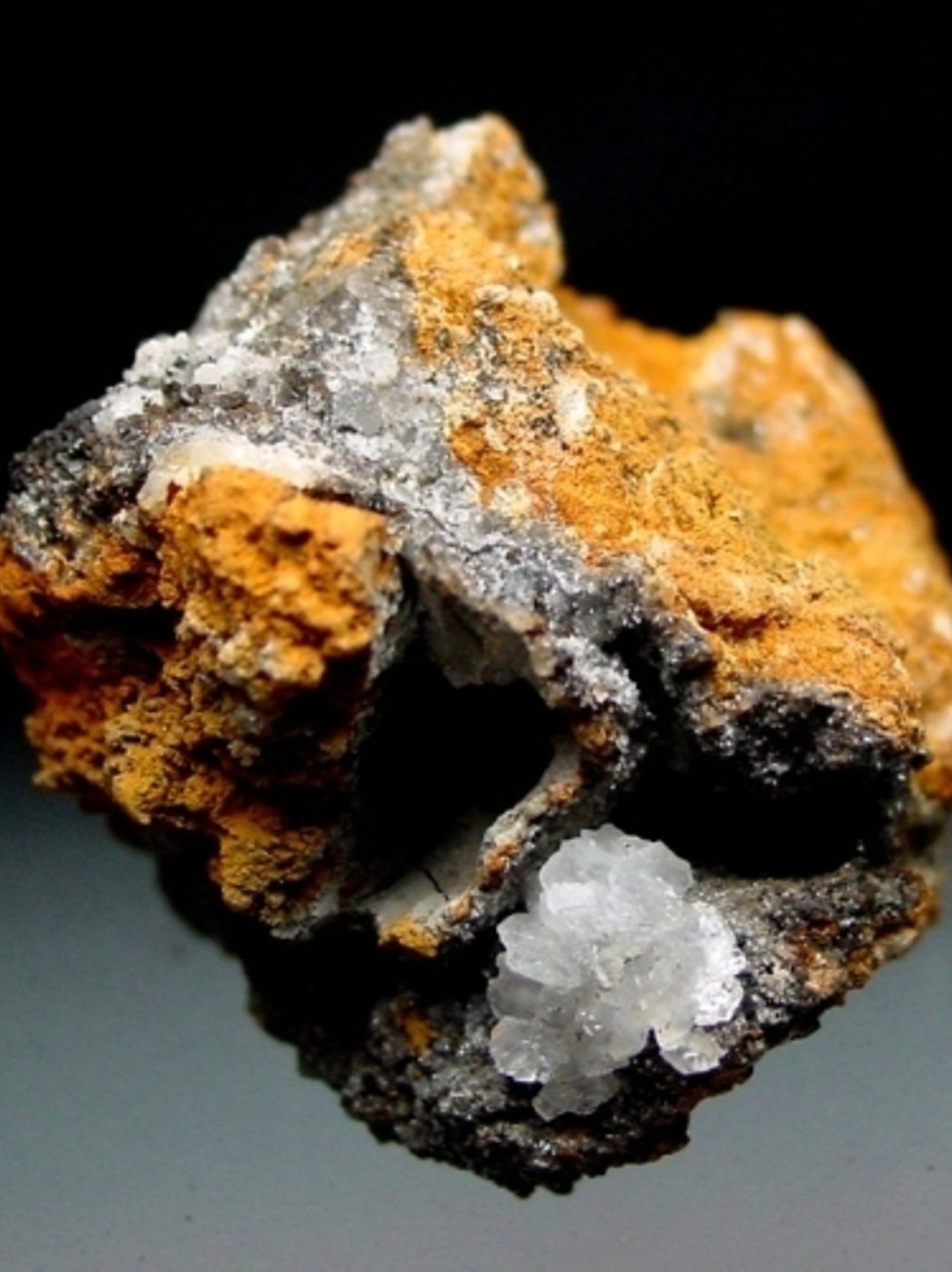 Hemimorphite, Goethite