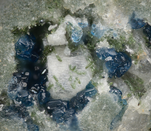 Ferrosilite, Roedderite