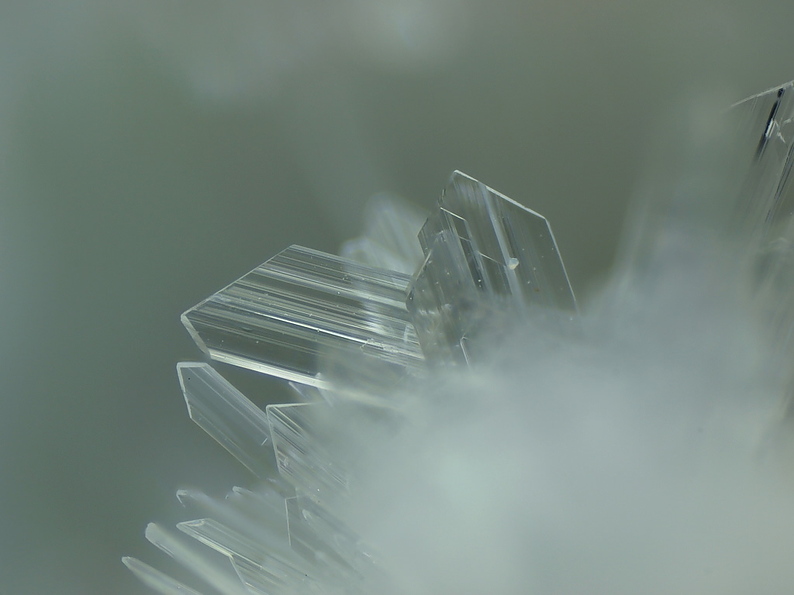 Hydromagnesite: Mineral information, data and localities.