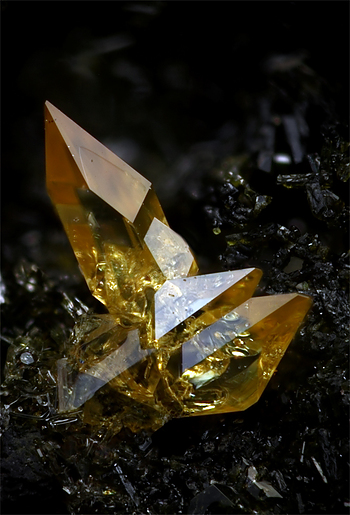 Titanite: Mineral information, data and localities.