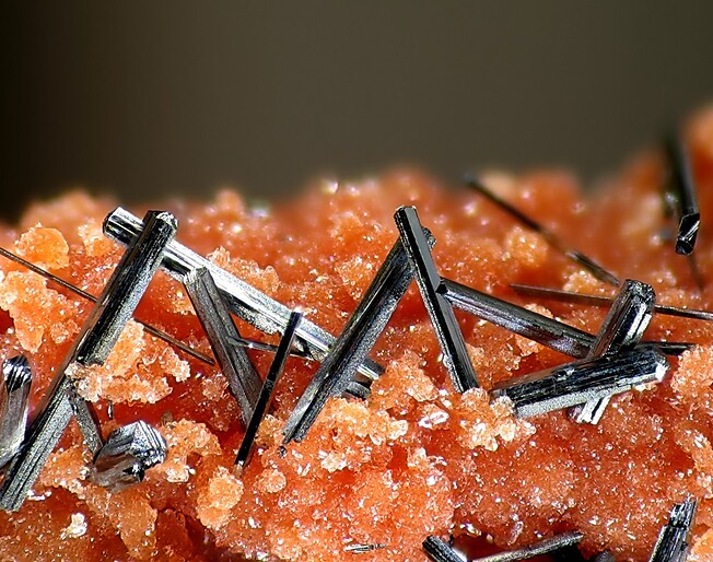 Groutite: Mineral information, data and localities.