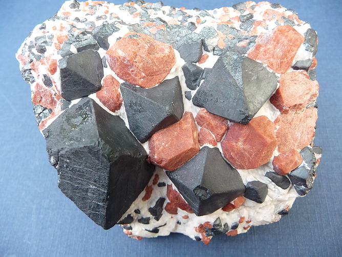 Franklinite: Mineral information, data and localities.