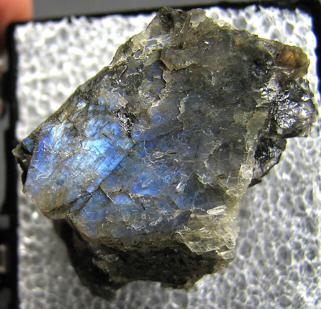 Albite (Var: Peristerite)
