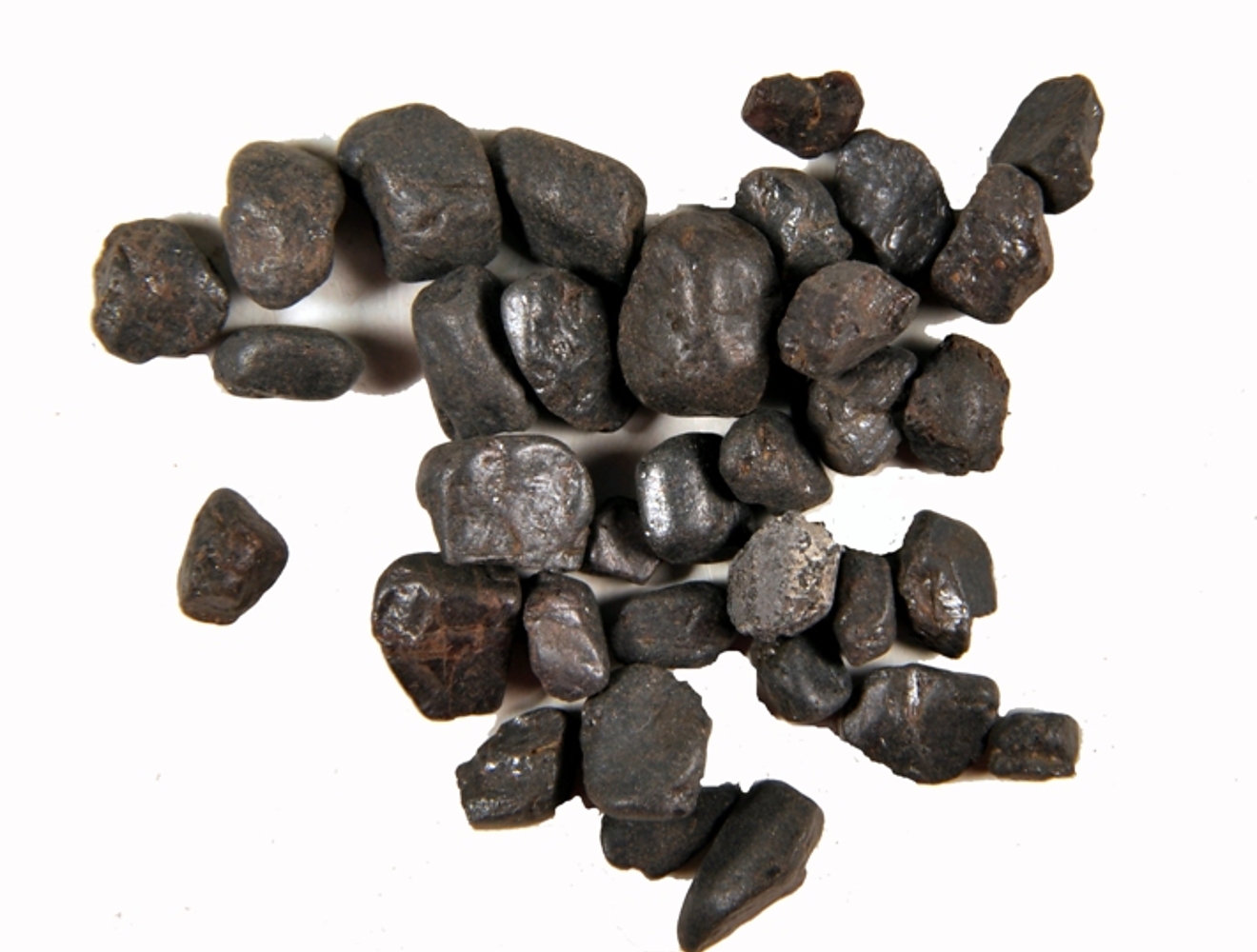 Nigrine: Mineral information, data and localities.