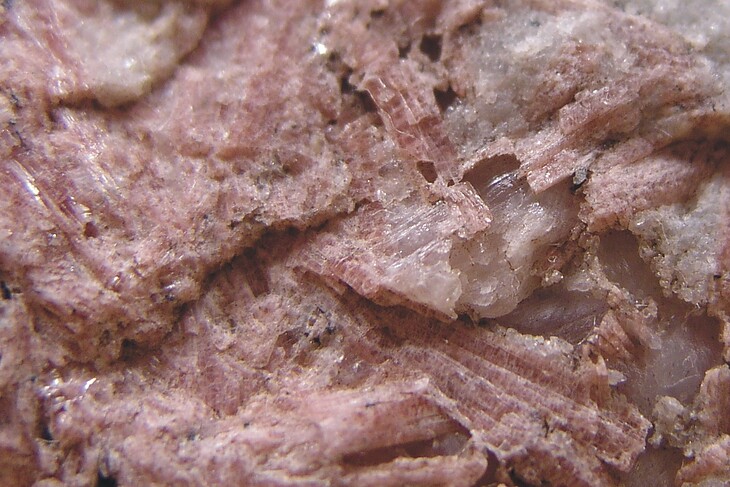 Miserite: Mineral information, data and localities.