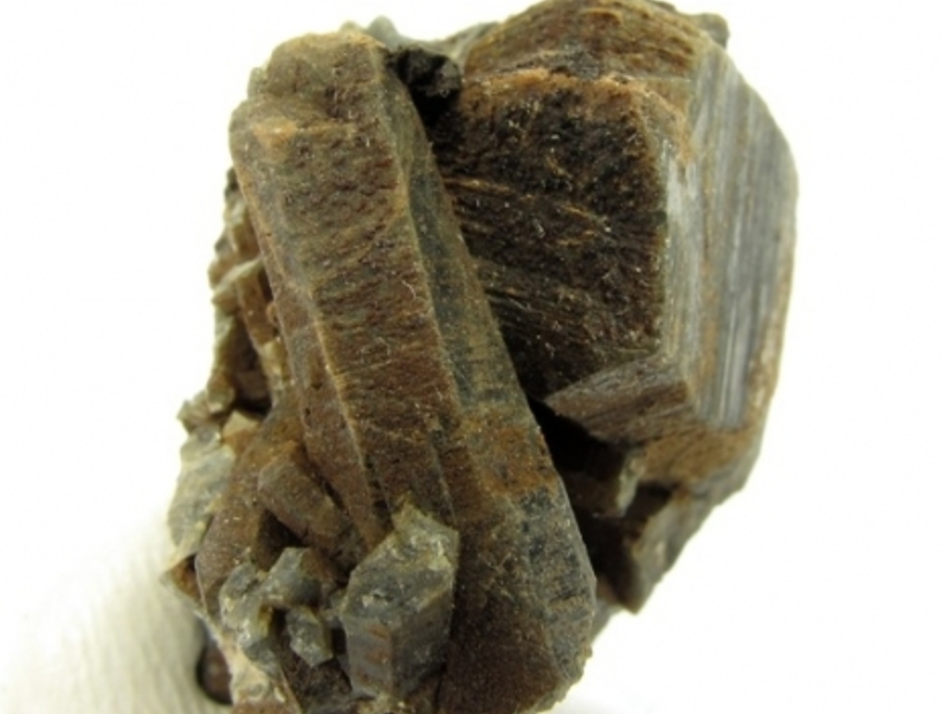 mindat.org - Tephroite