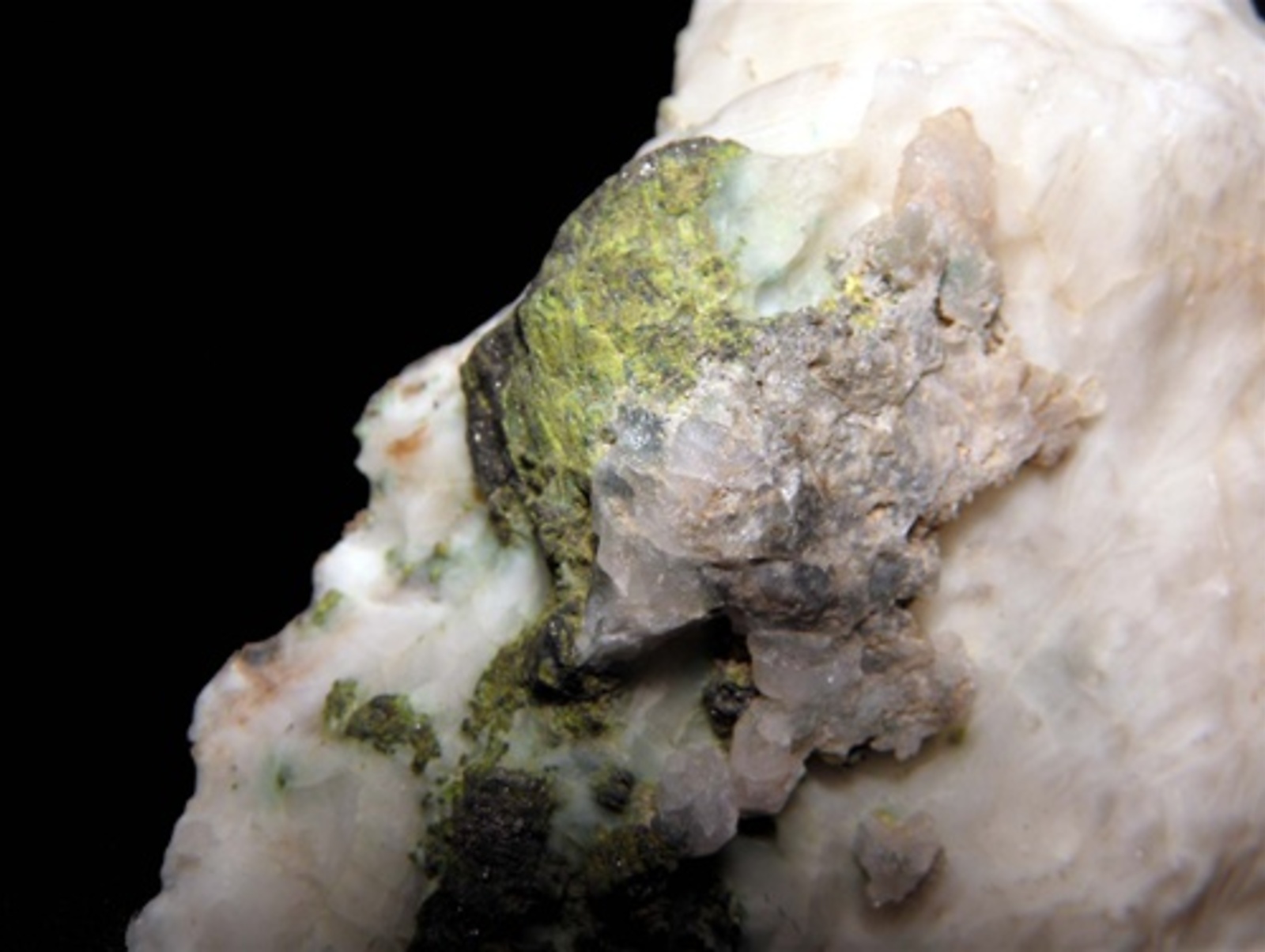 Sulvanite, Malachite, Volborthite, Calcite
