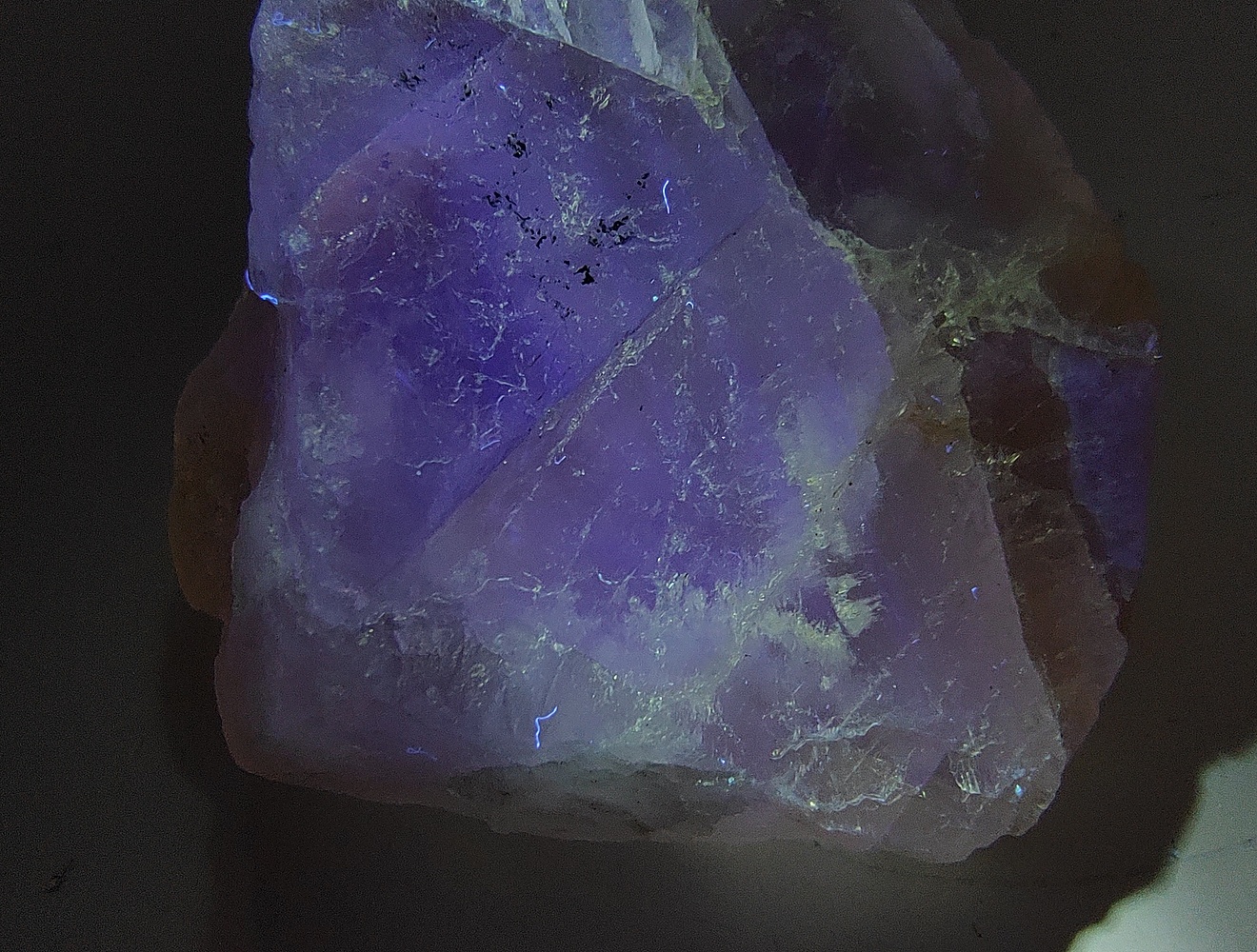 General : Purple fluorescence in Honey Calcite (Longwave UV)