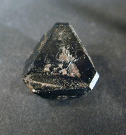 Thorian Uraninite: Mineral information, data and localities.