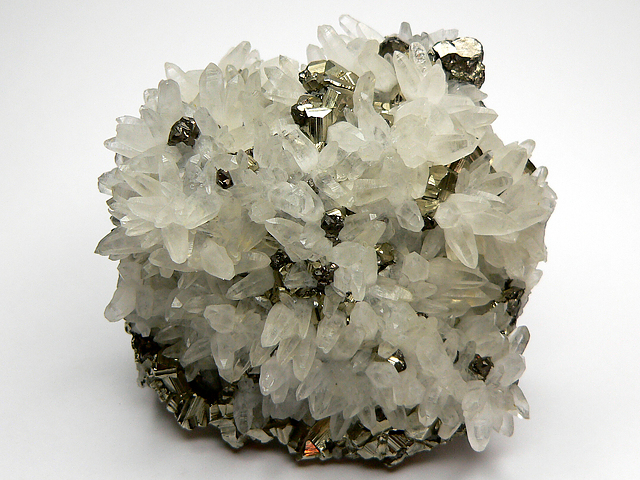 Colusite, Pyrite, Quartz