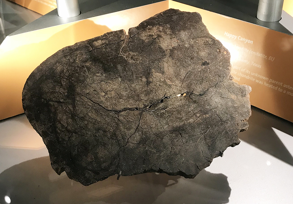 EL7 chondrite meteorite: Mineral information, data and localities.