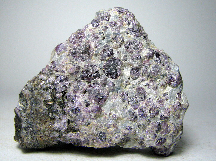 Rhodolite: Mineral information, data and localities.