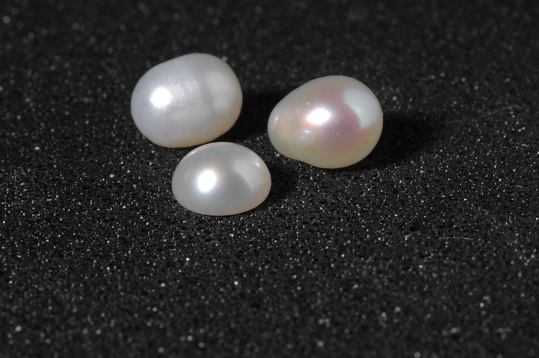 Pearl: Mineral information, data and localities.