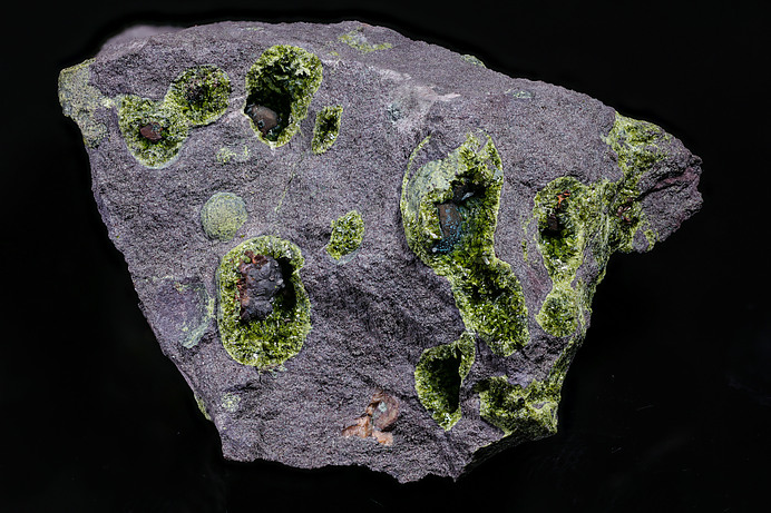 Amygdaloidal basalt: Mineral information, data and localities.