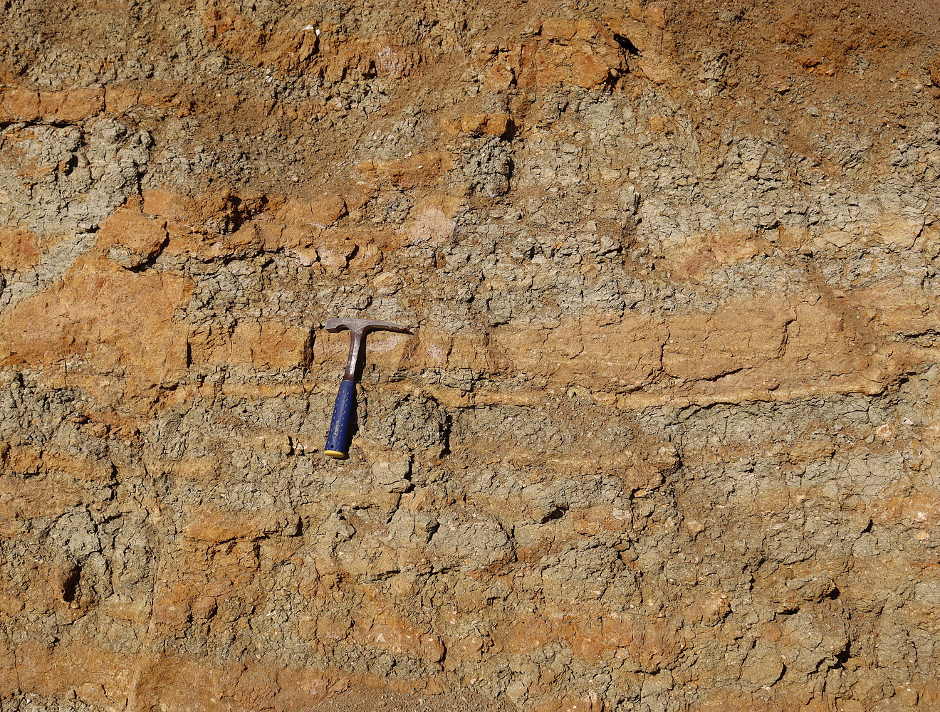 Bentonite: Mineral information, data and localities.