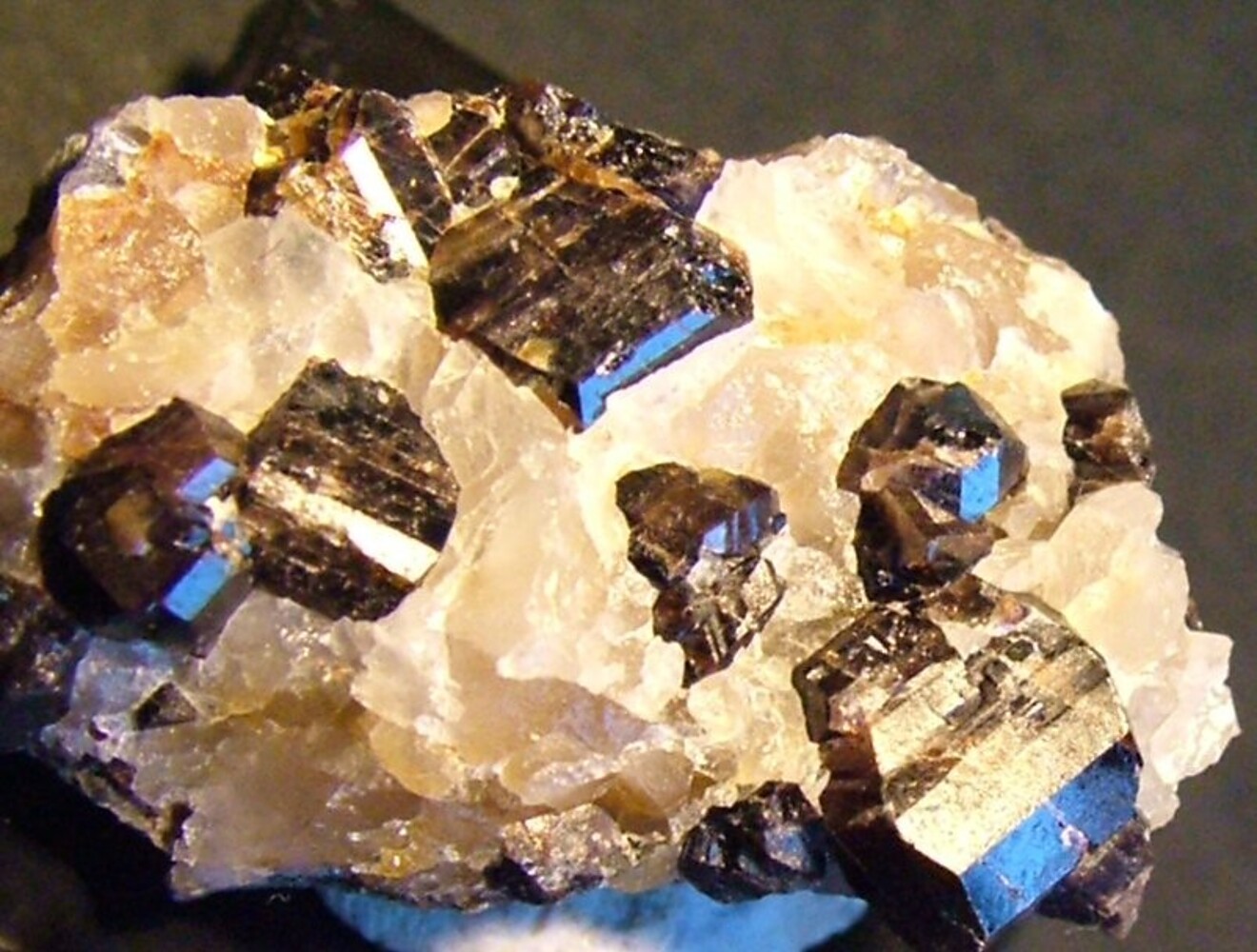 Cassiterite: Mineral information, data and localities.