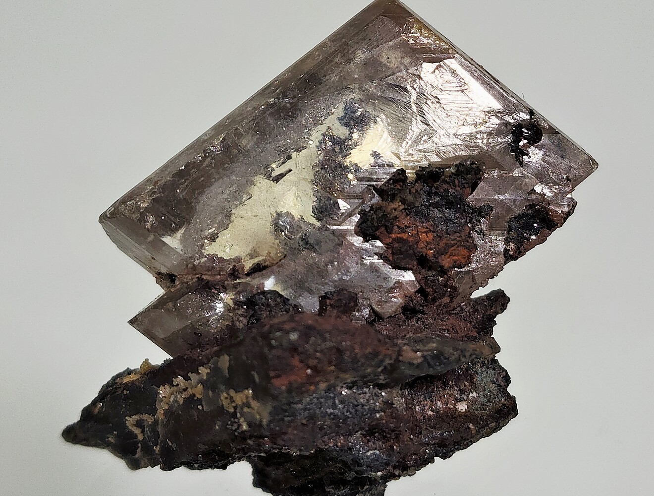 Calcite: Mineral information, data and localities.