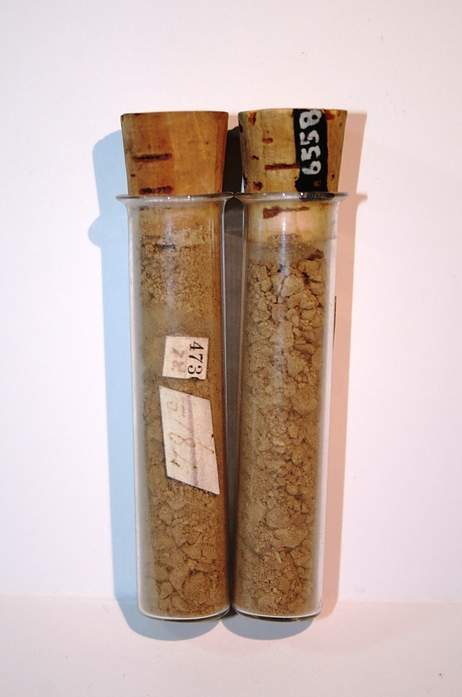 Pyropissite: Mineral information, data and localities.