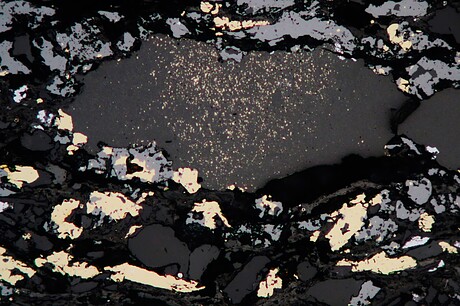 Pyrobitumen: Mineral information, data and localities.