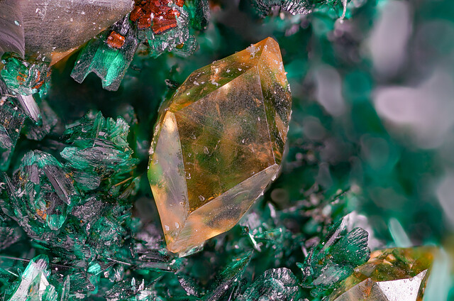 Powellite, Brochantite