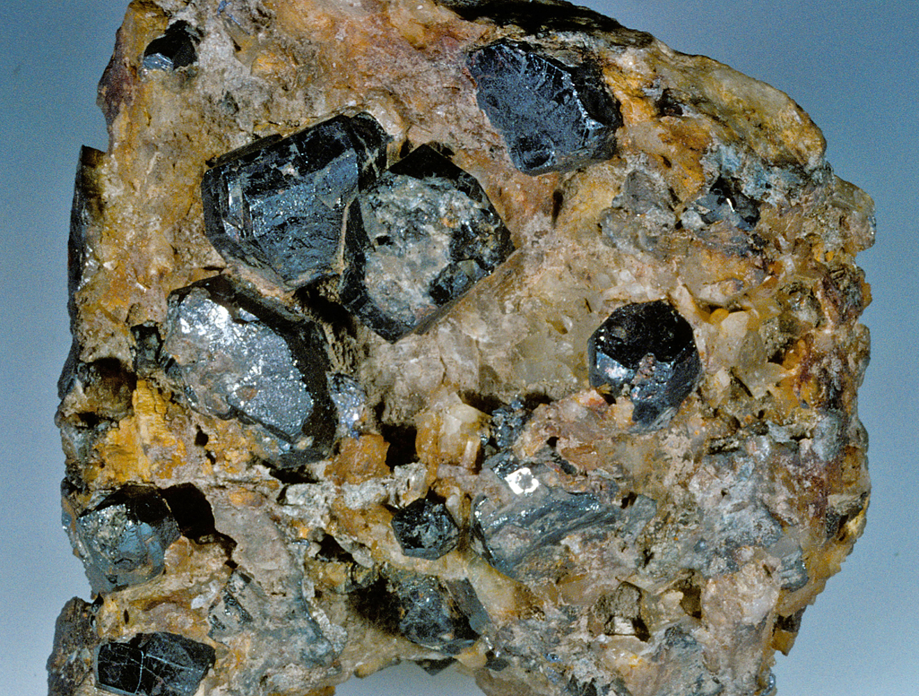 Columbite-(Fe): Mineral information, data and localities.
