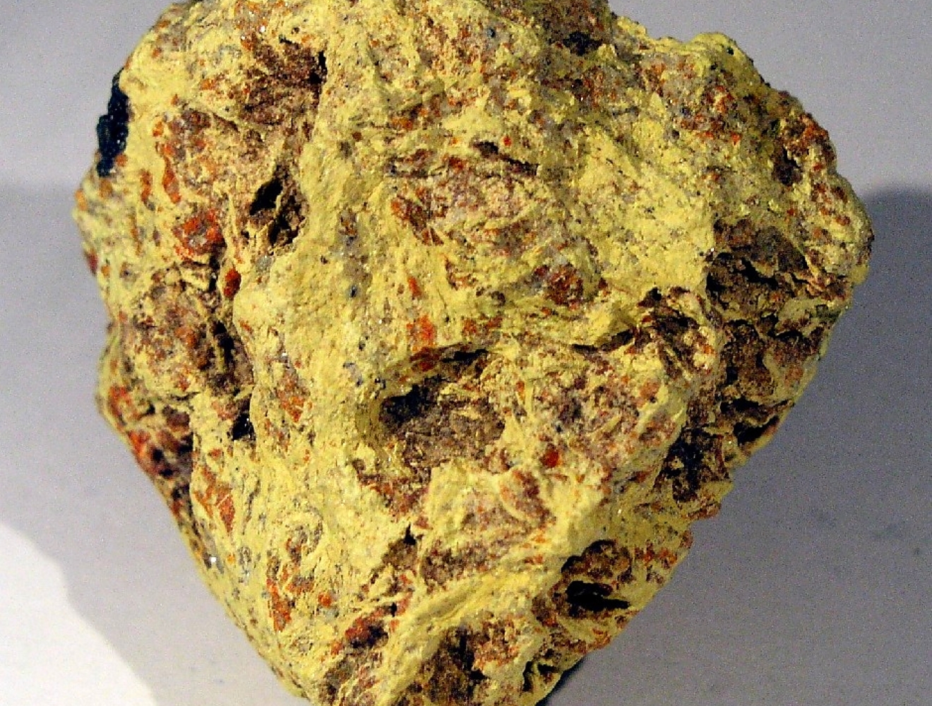 Perite: Mineral information, data and localities.