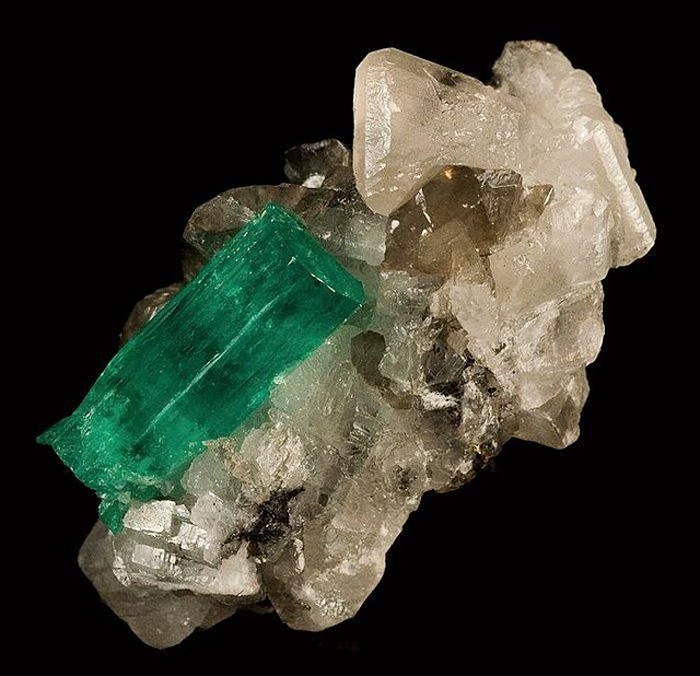 Beryl (Var: Emerald), Calcite