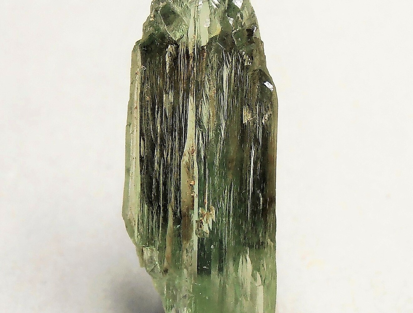 Hiddenite: Mineral information, data and localities.
