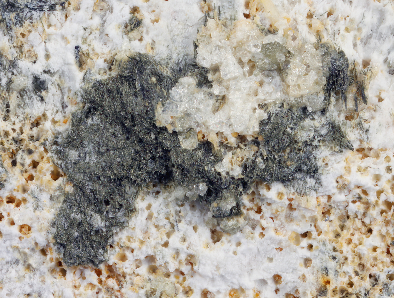 Chestermanite: Mineral information, data and localities.