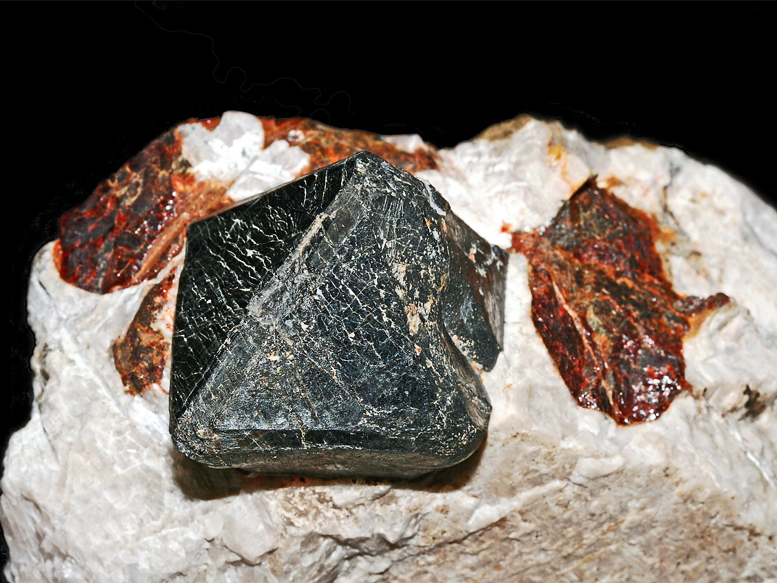 Franklinite, Zincite, Calcite