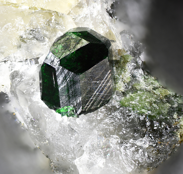 Uvarovite, Quartz