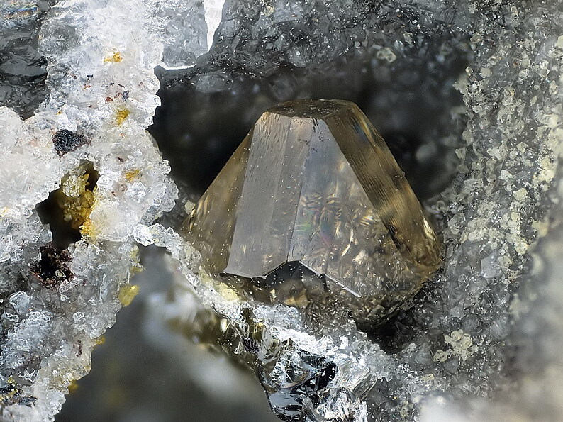 Stolzite: Mineral information, data and localities.