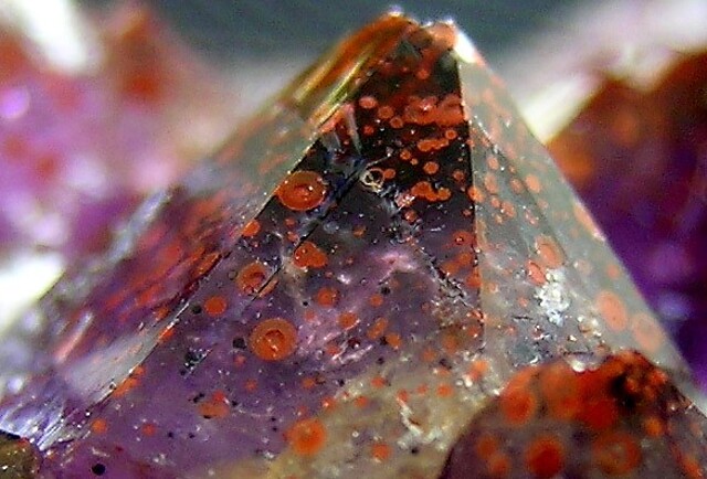 Quartz (Var: Amethyst), Hematite