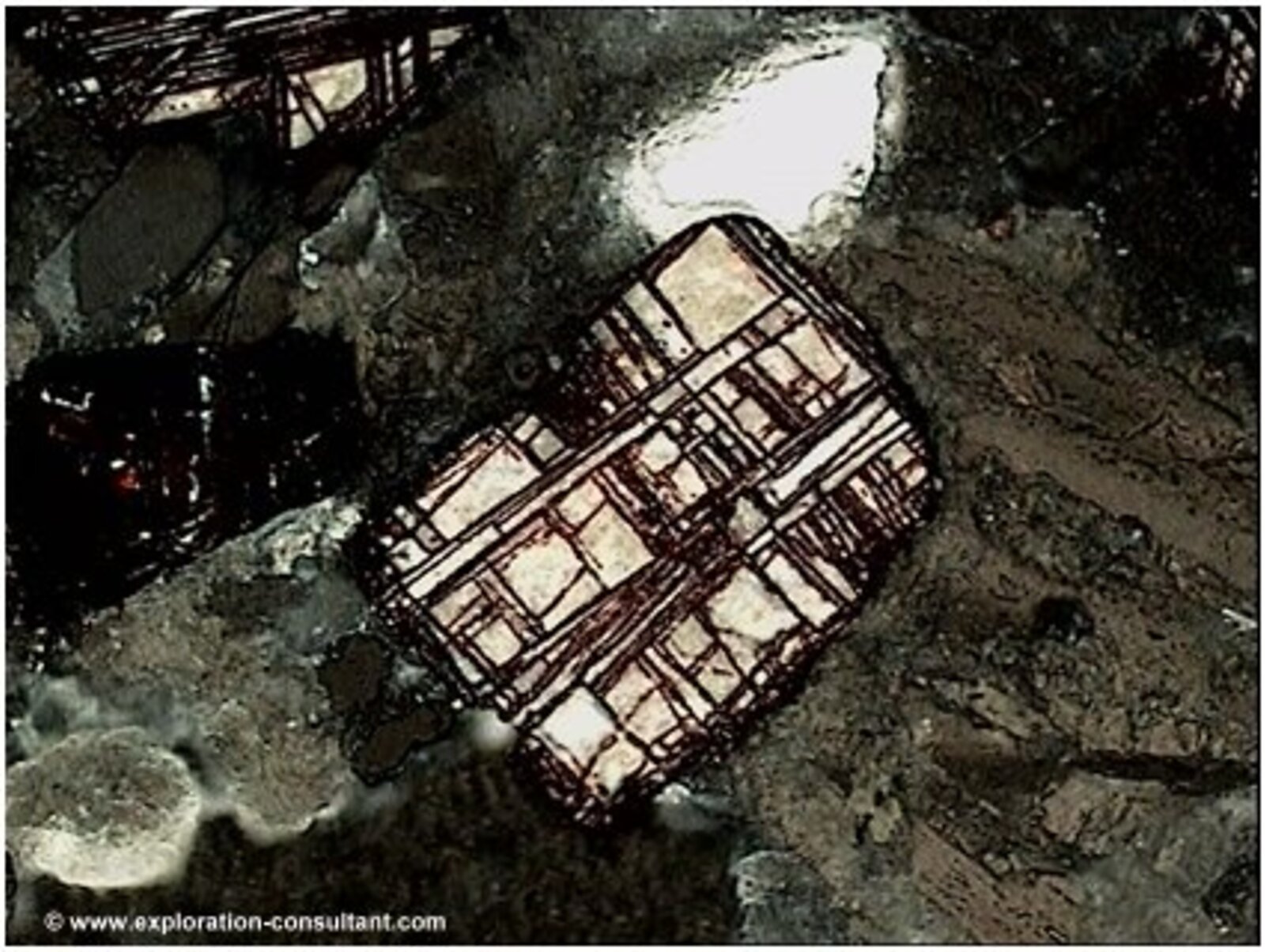 Leucoxene, Maghemite