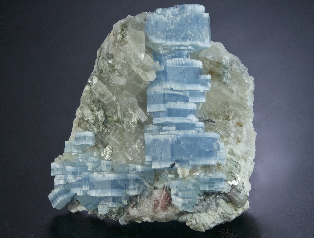 Alkali-beryl: Mineral information, data and localities.