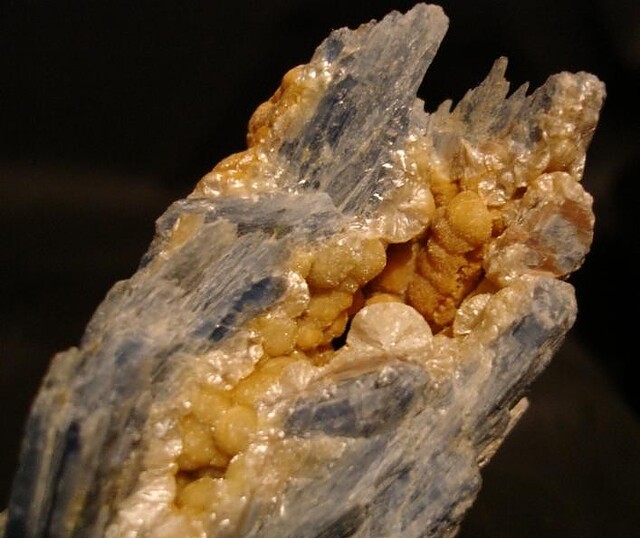 Pyrophyllite, Kyanite