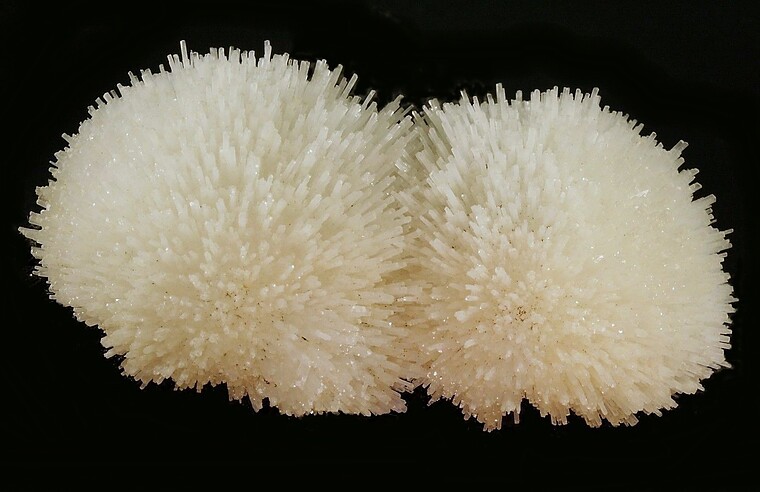 Natrolite: Mineral information, data and localities.