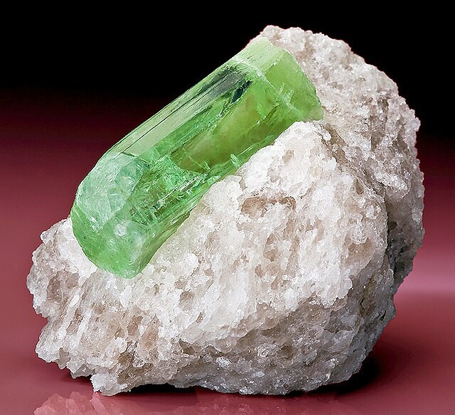 Beryl (Var: Heliodor), Quartz
