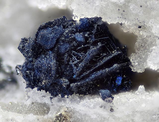 Covellite, Quartz