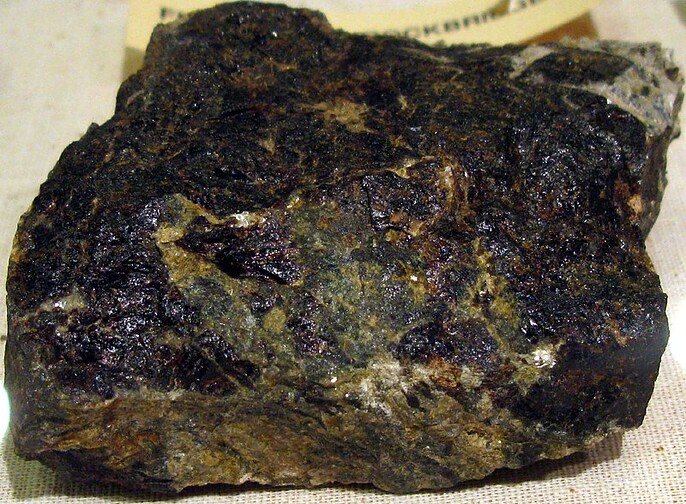 Griphite: Mineral information, data and localities.