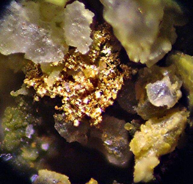 Gold, Chenevixite, Quartz