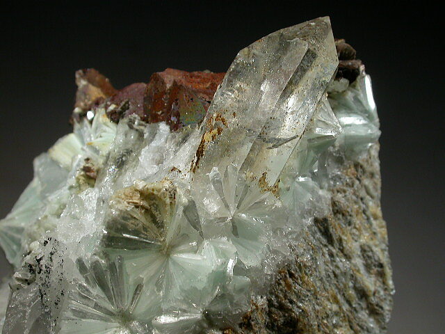 Pyrophyllite, Quartz