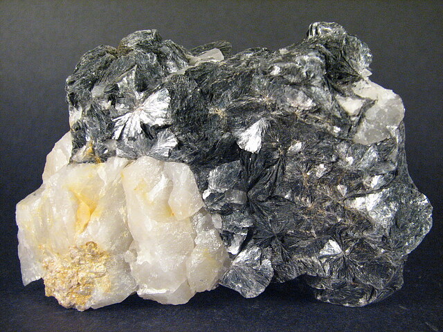 Zinnwaldite, Quartz