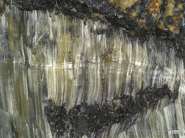 Chrysotile: Mineral information, data and localities.