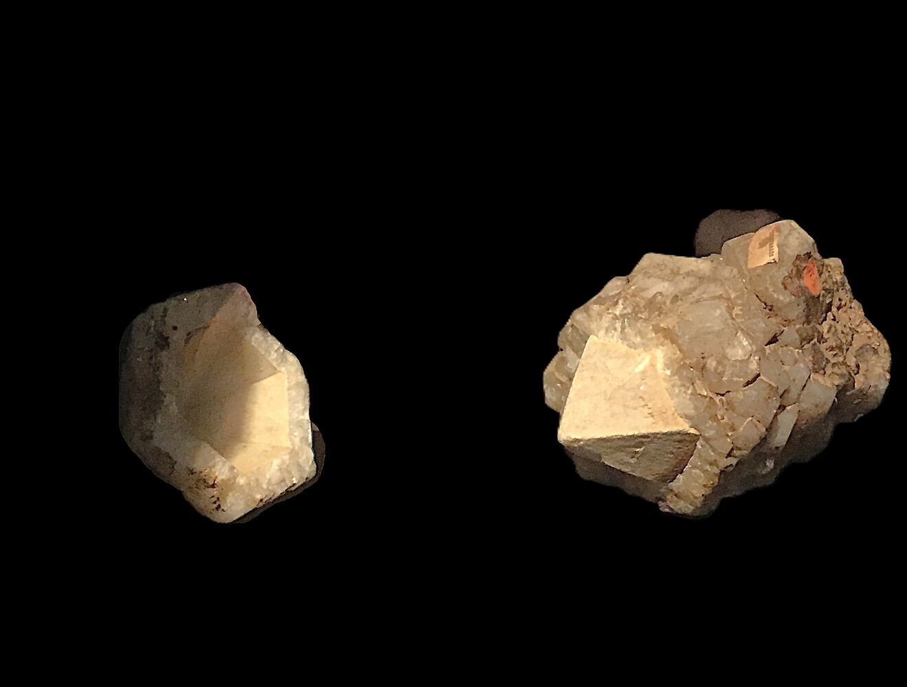 Capped Quartz: Mineral information, data and localities.