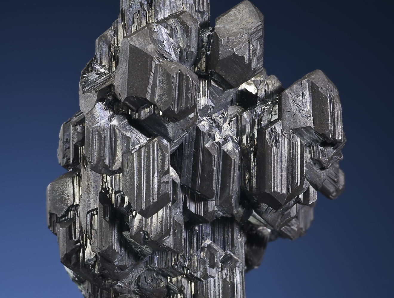 Chalcocite: Mineral information, data and localities.