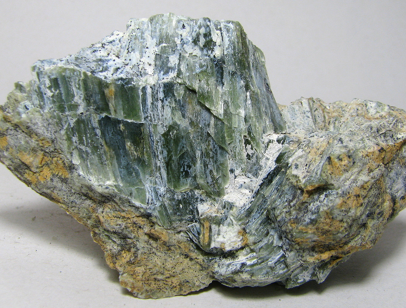 Mineral Antigorita Olivino Mineral Hi Res Stock Photography And Images
