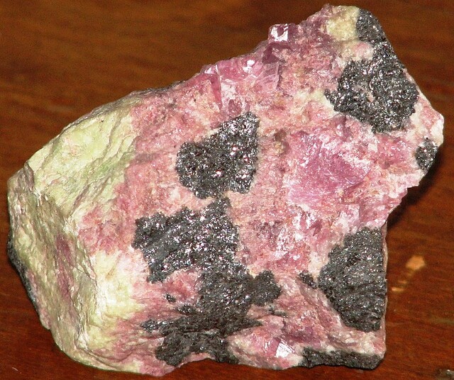 Hodgkinsonite, Franklinite, Willemite