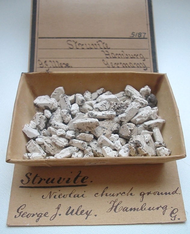 Struvite: Mineral information, data and localities.