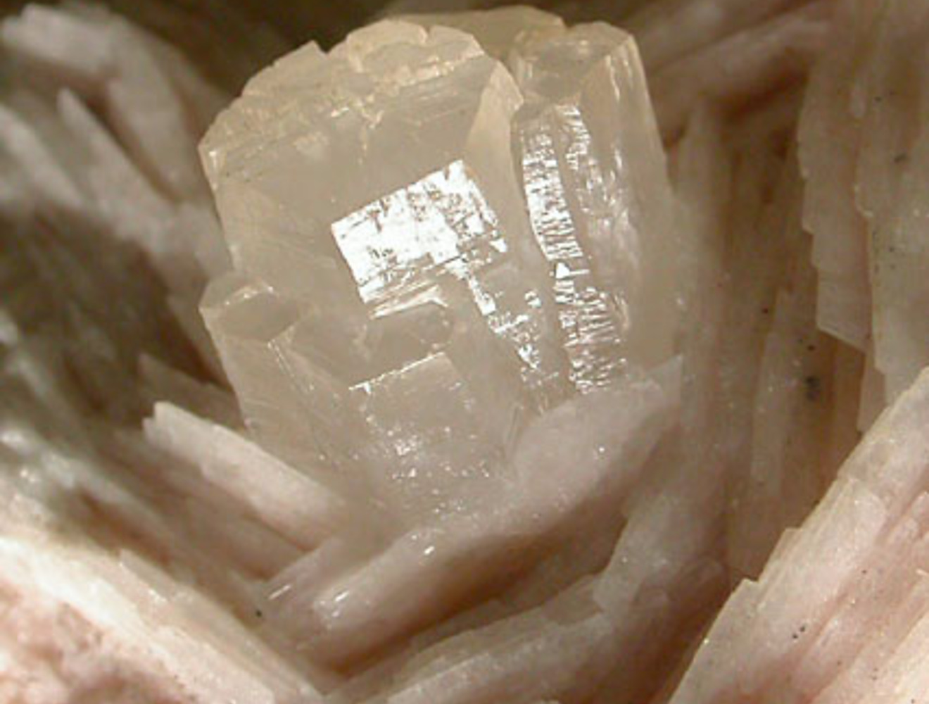 Strontianite: Mineral information, data and localities.